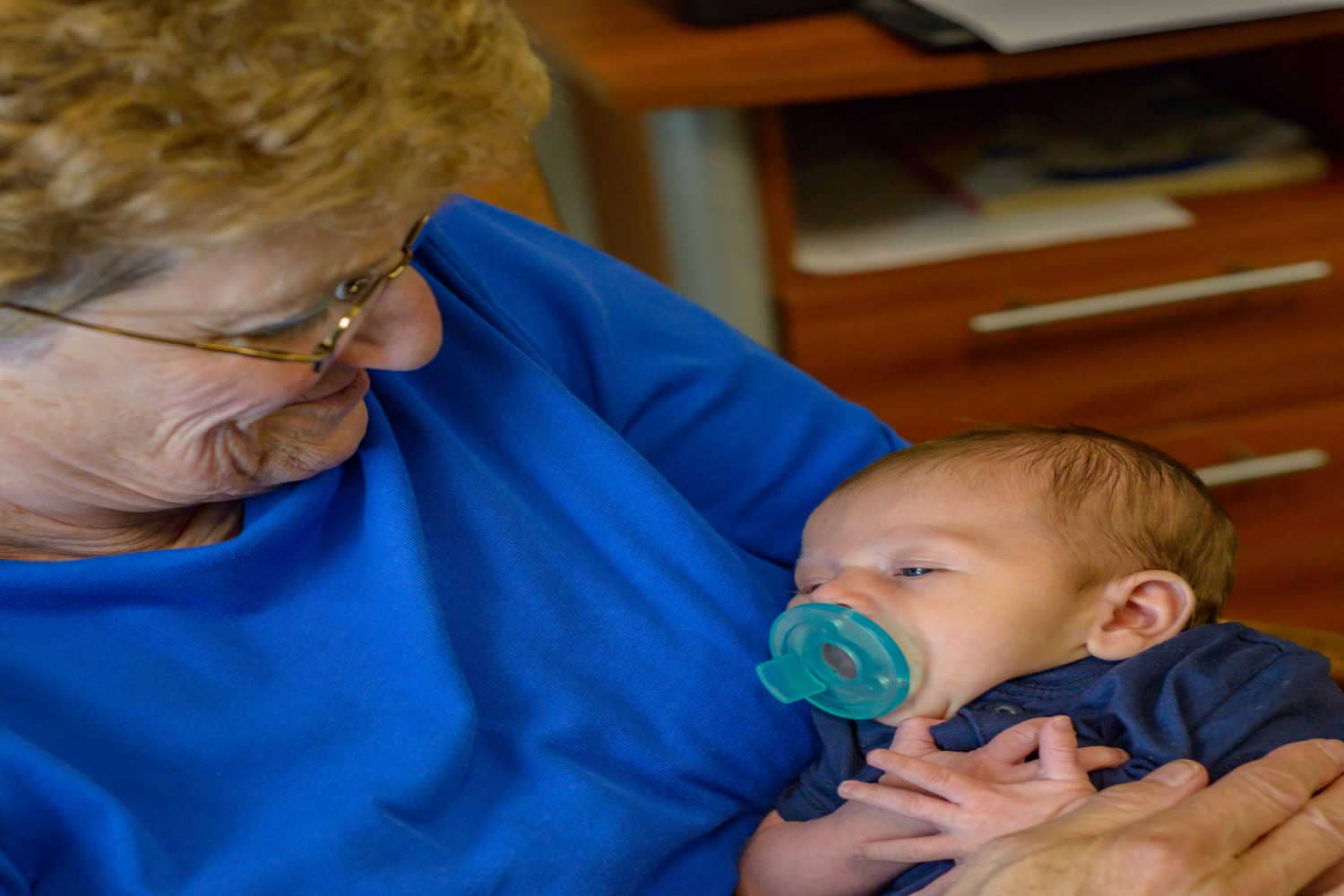 How To Handle Your Newborn Baby Visitors? - Being The Parent