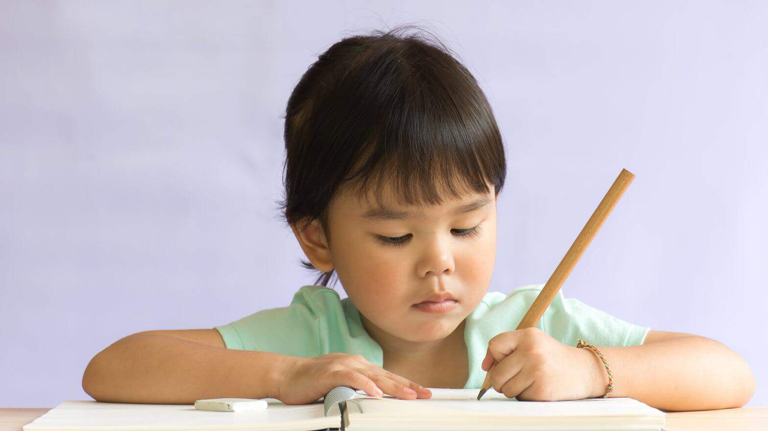 Tips To Raise A Left-Handed Child - Being The Parent