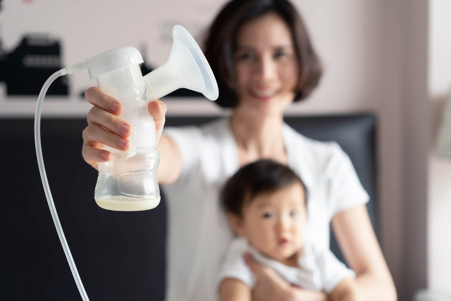 Top 8 Tips To Pump Breastmilk - Being The Parent