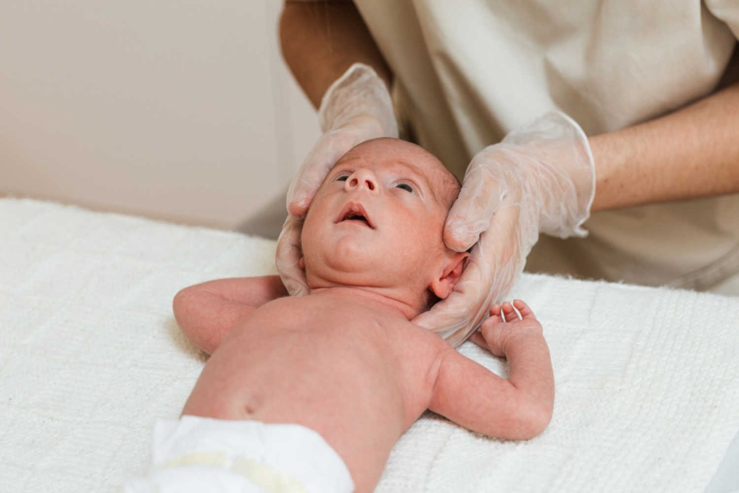 Flat Head Syndrome In Babies - Causes, Symptoms And Treatment Options ...