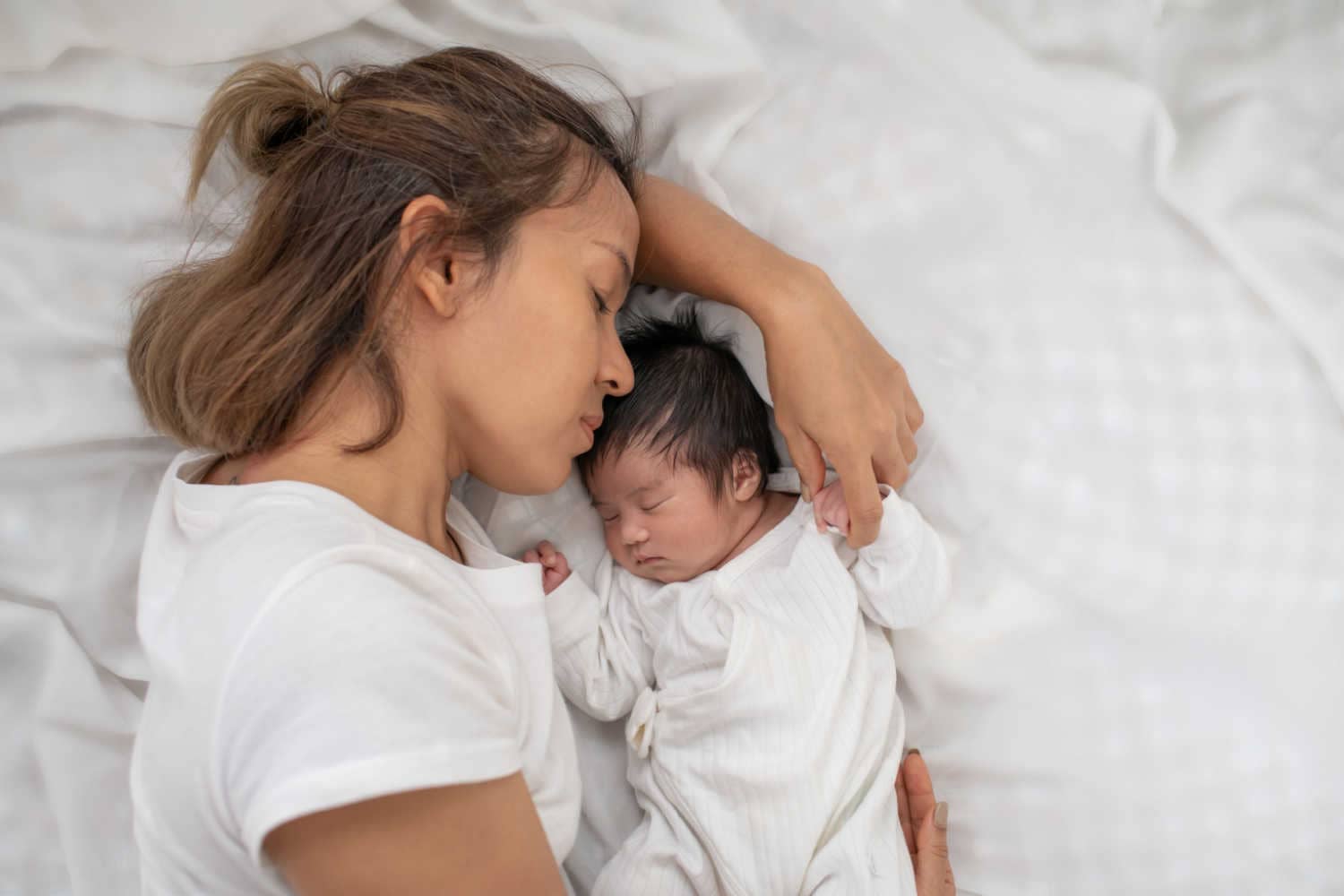 Precautions To Take While Co-Sleeping With Your Newborn - Being The Parent