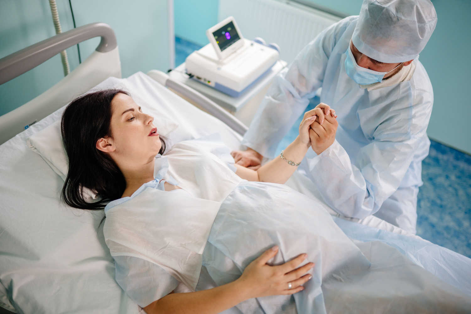 10 Simple Ways Husbands Can Help In Labor - Being The Parent