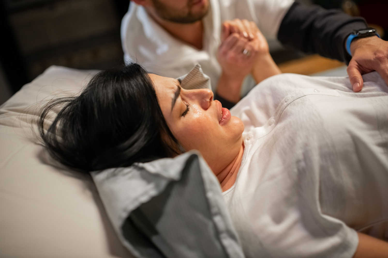 10 Simple Ways Husbands Can Help In Labor - Being The Parent