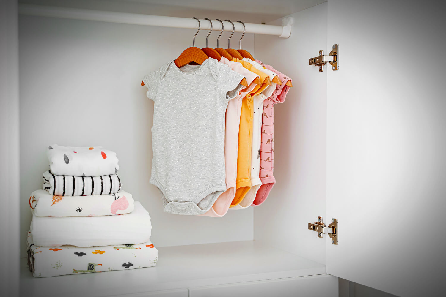 Newborn Clothing - How To Dress Your Little One For The First Six Weeks ...