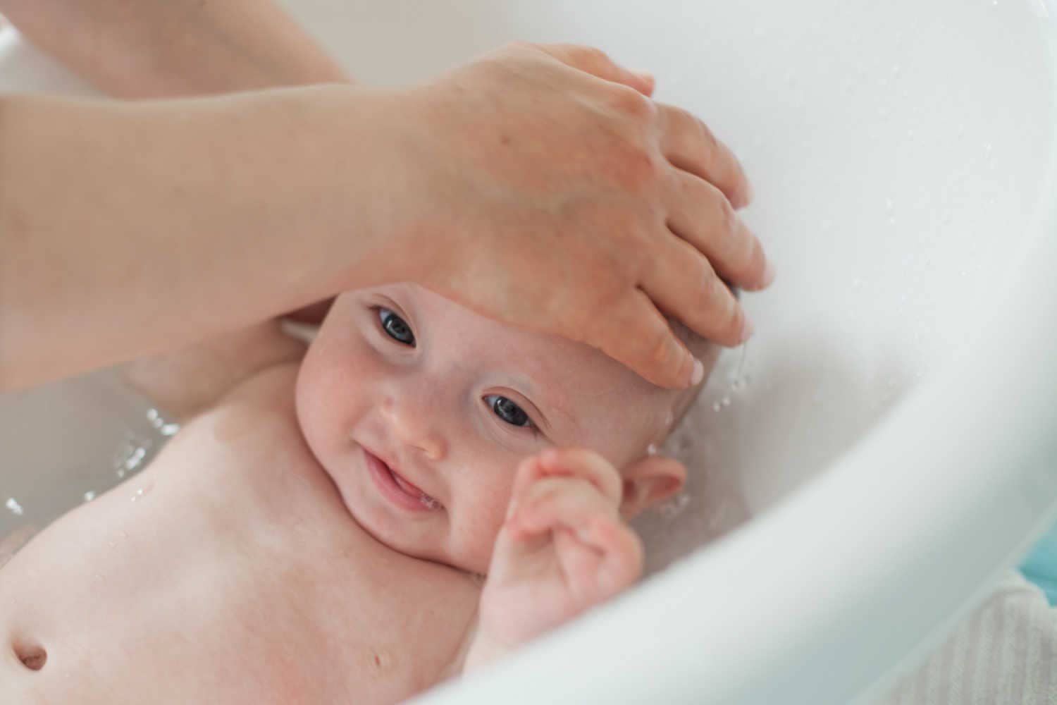 10 Useful Tips For Overcoming Baby's Bath Time Fears - Being The Parent