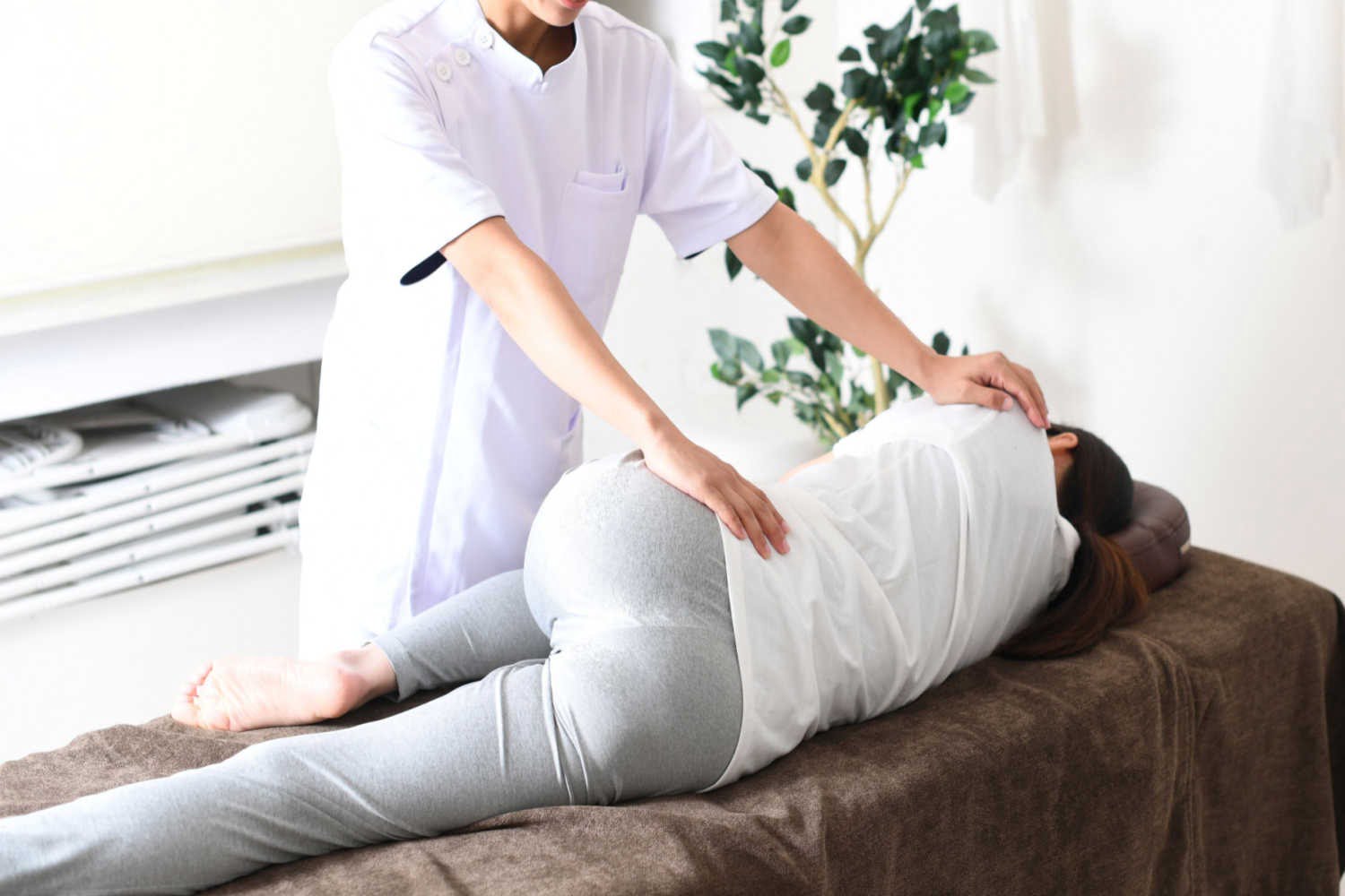 Postpartum massage - Benefits, Techniques & Precautions - Being The Parent
