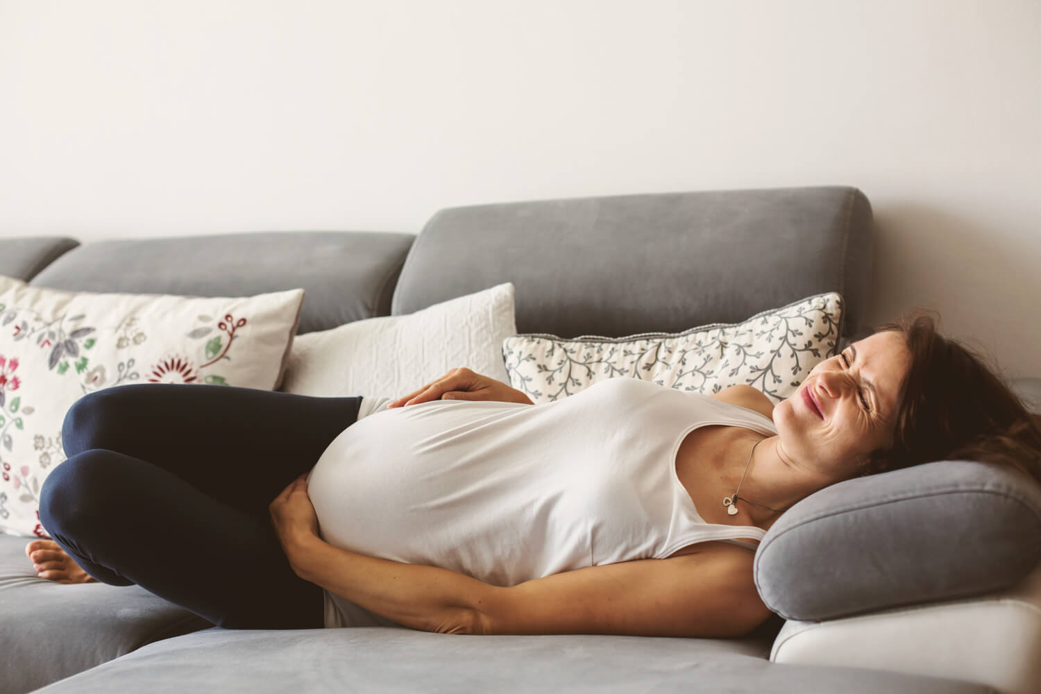 What Are Early Labor Contractions? - Being The Parent