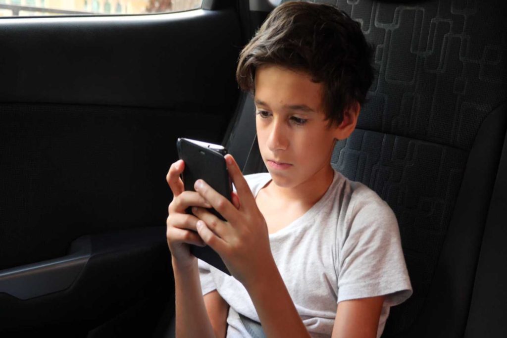 Cell Phone Safety Tips for Kids - Being The Parent