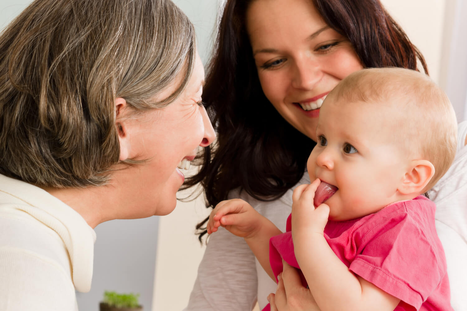 Stranger Anxiety in Babies - Causes And How to Deal With it - Being The ...