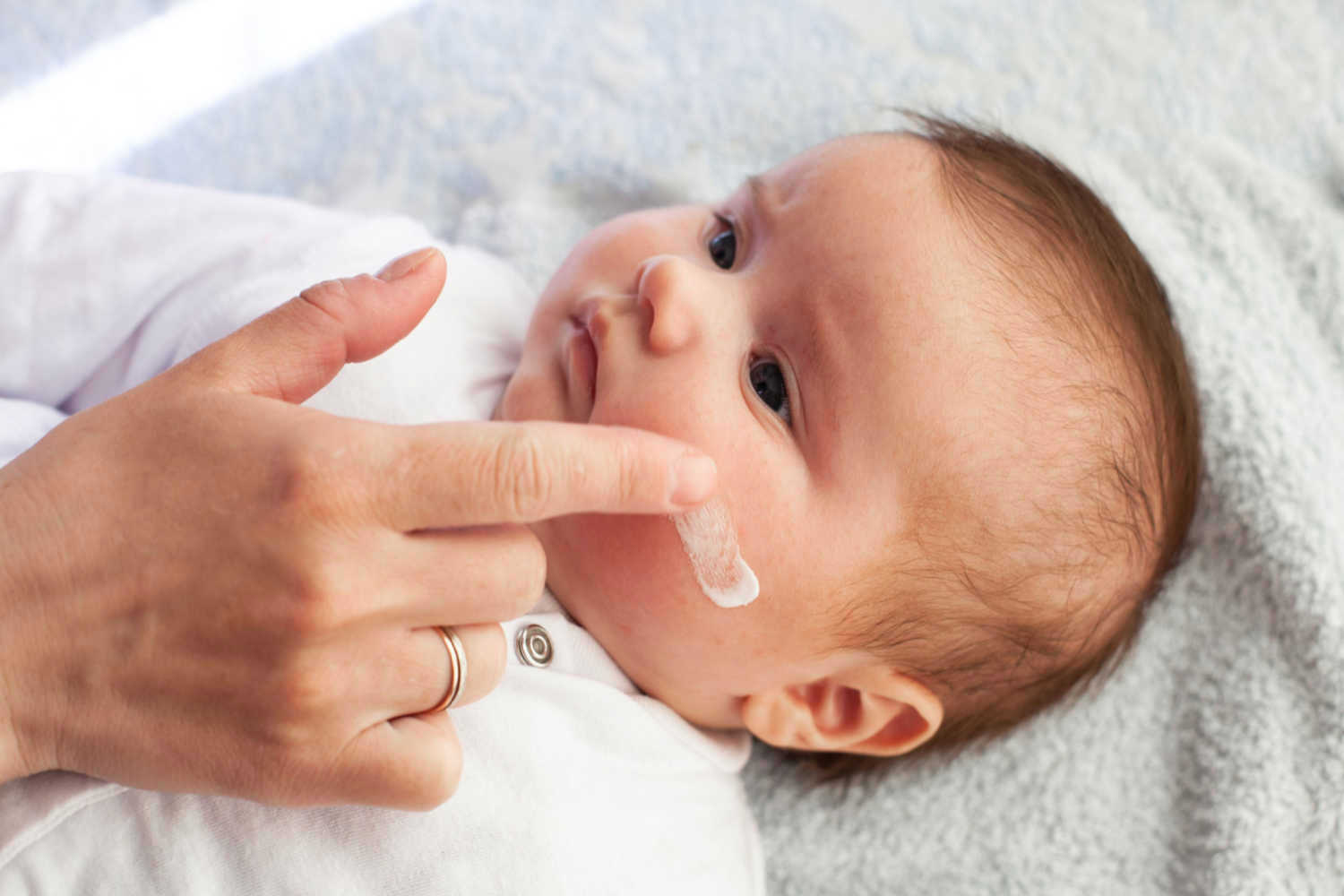 How to Choose the Right Baby Moisturizer For Your Baby? - Being The Parent