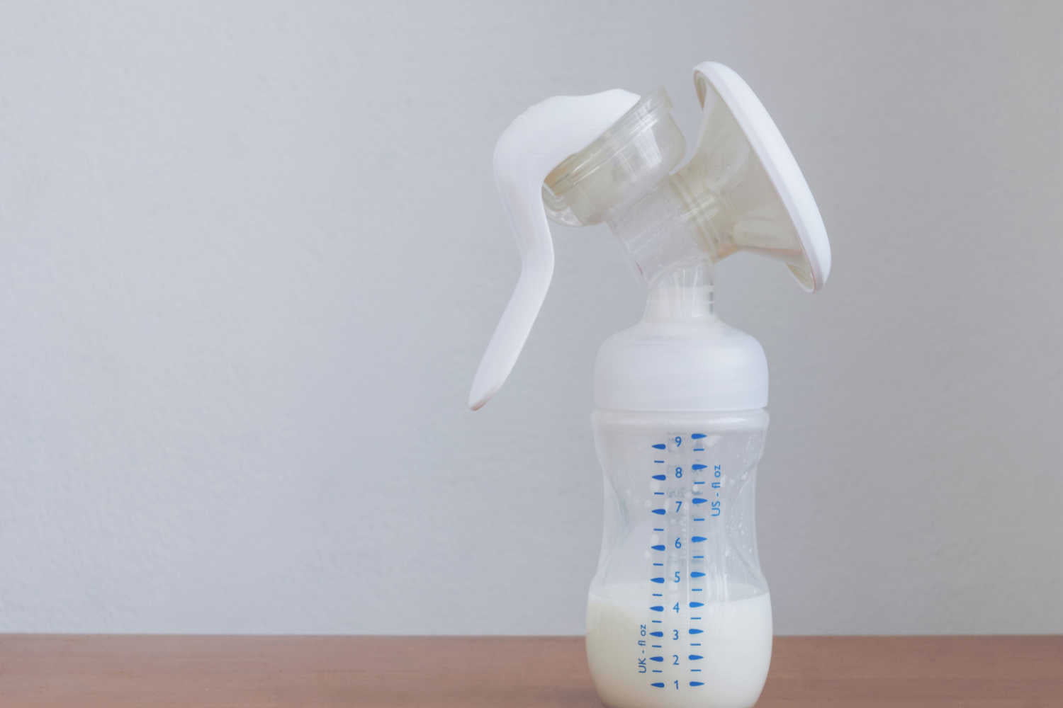 How to Choose the Right Breast Pump For Your Baby? - Being The Parent