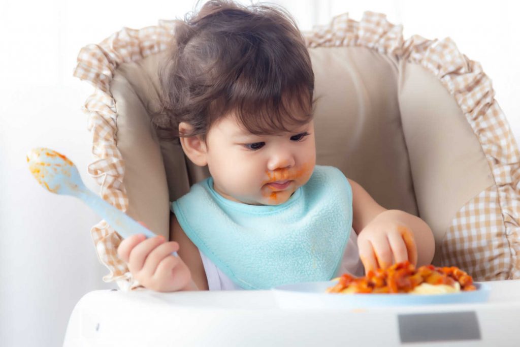 When Will Toddler Develop a Dominant Hand? - Being The Parent