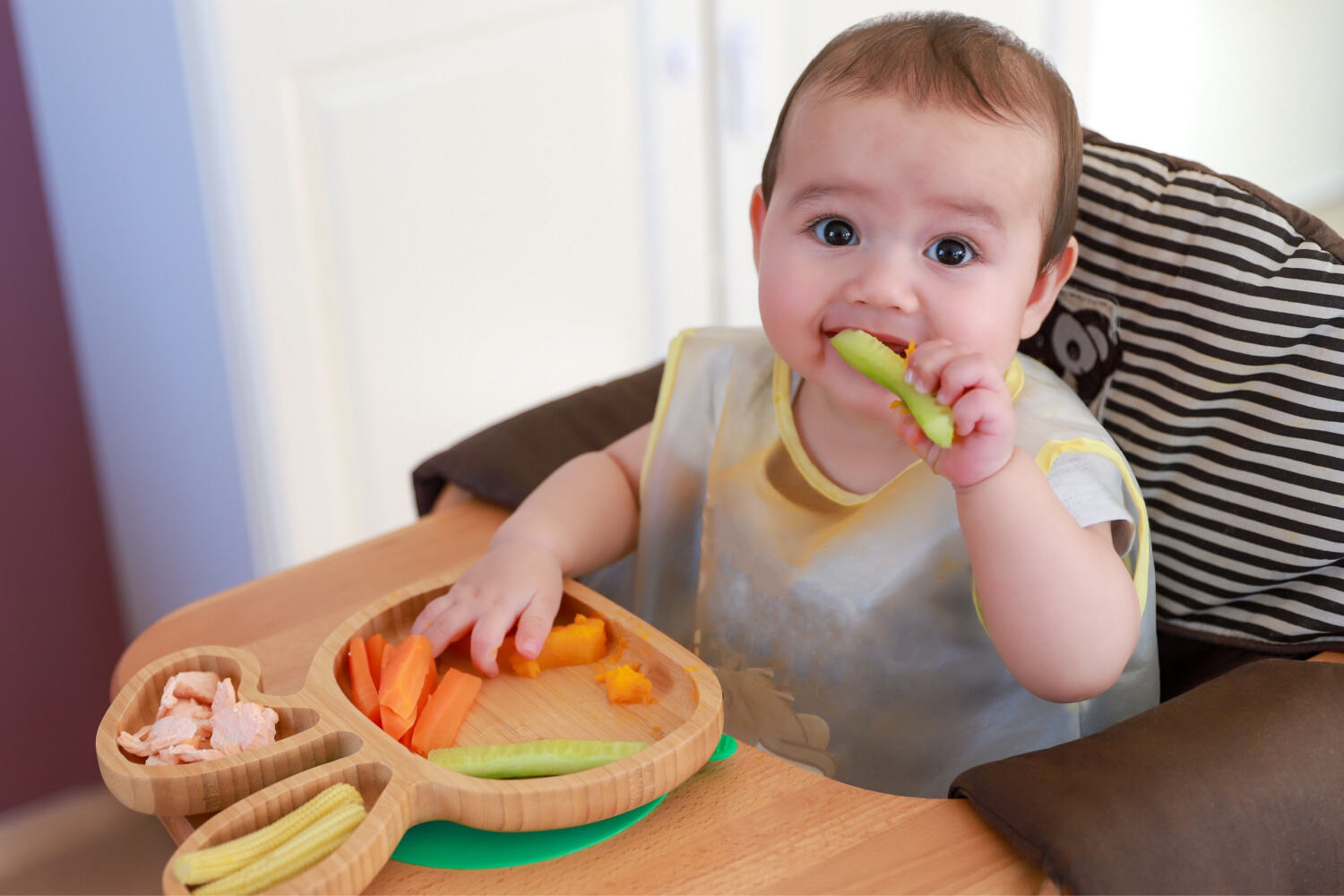 5 Ways To Teach Toddler To Eat Independently Being The Parent