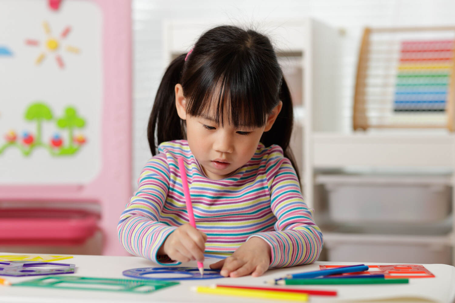 teach toddler shapes - Being The Parent