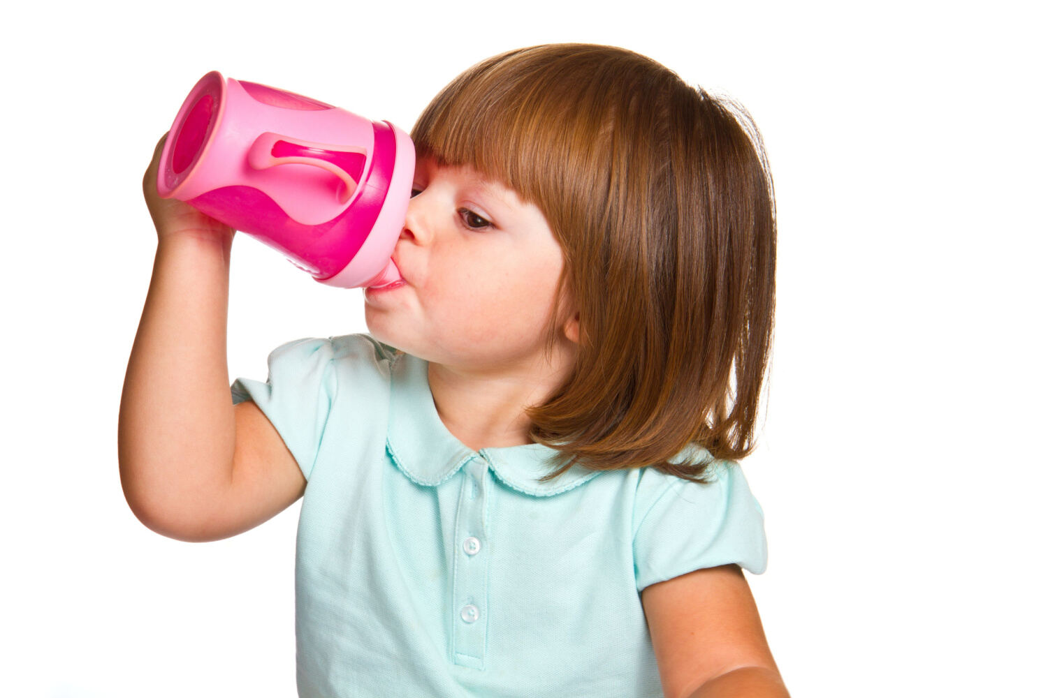 when-should-toddler-stop-using-sippy-cup-being-the-parent