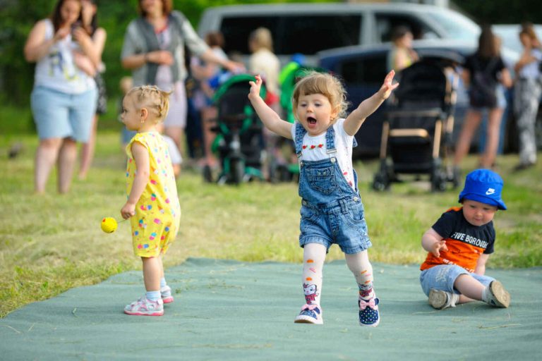 Onlooker Play - Being The Parent
