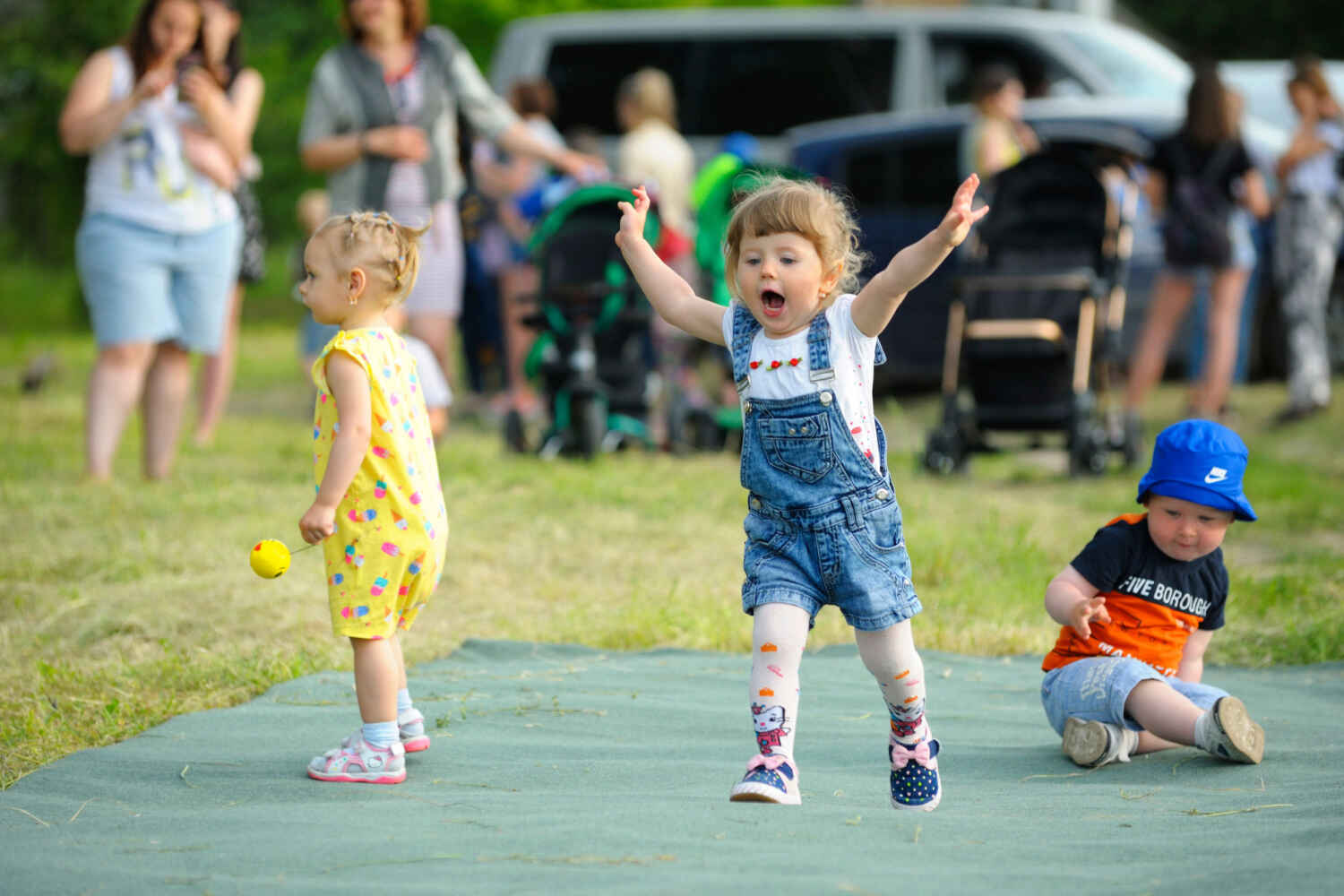 Onlooker Play - Being The Parent