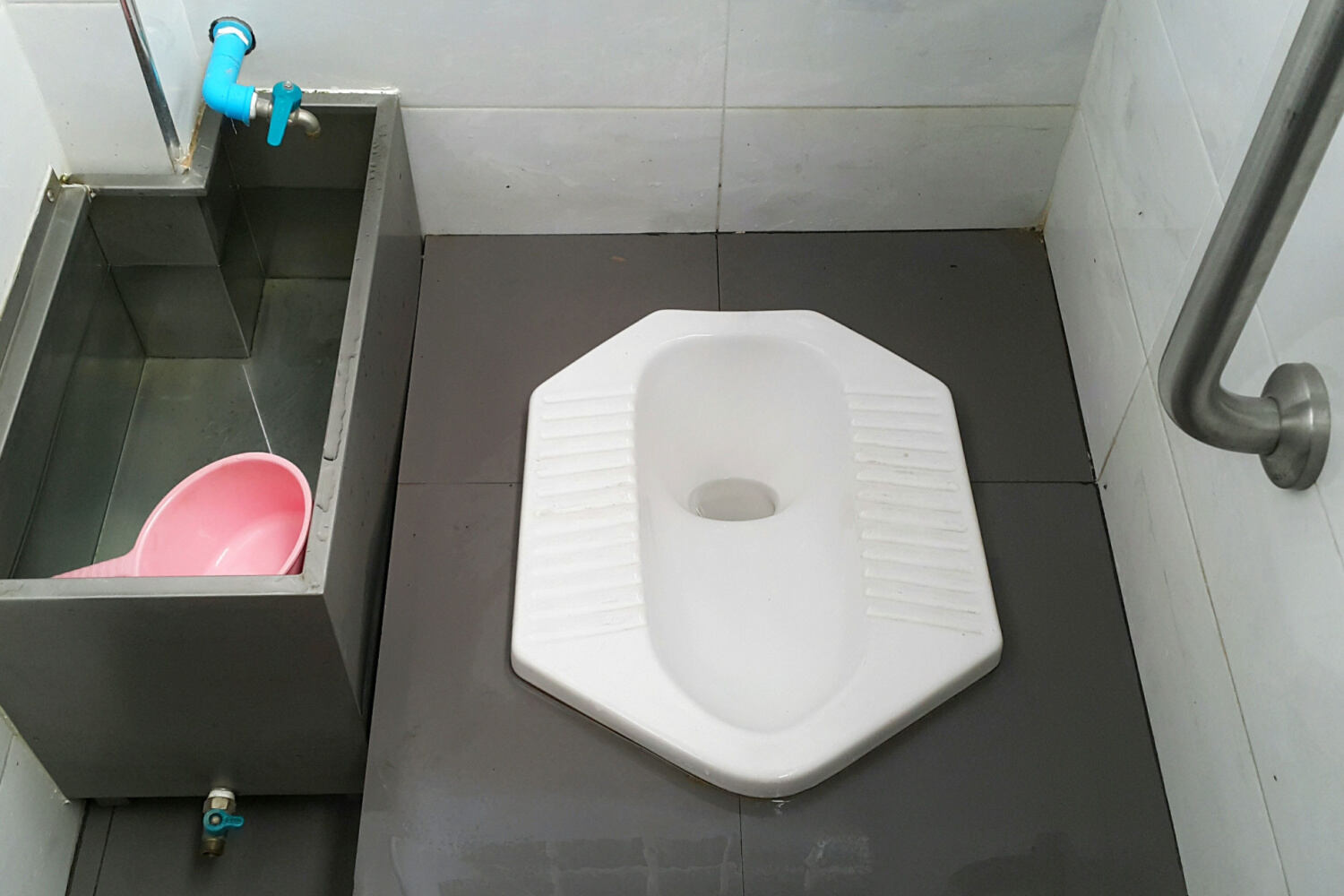 Using Indian Toilet During Pregnancy - Safe or Not? - Being The Parent