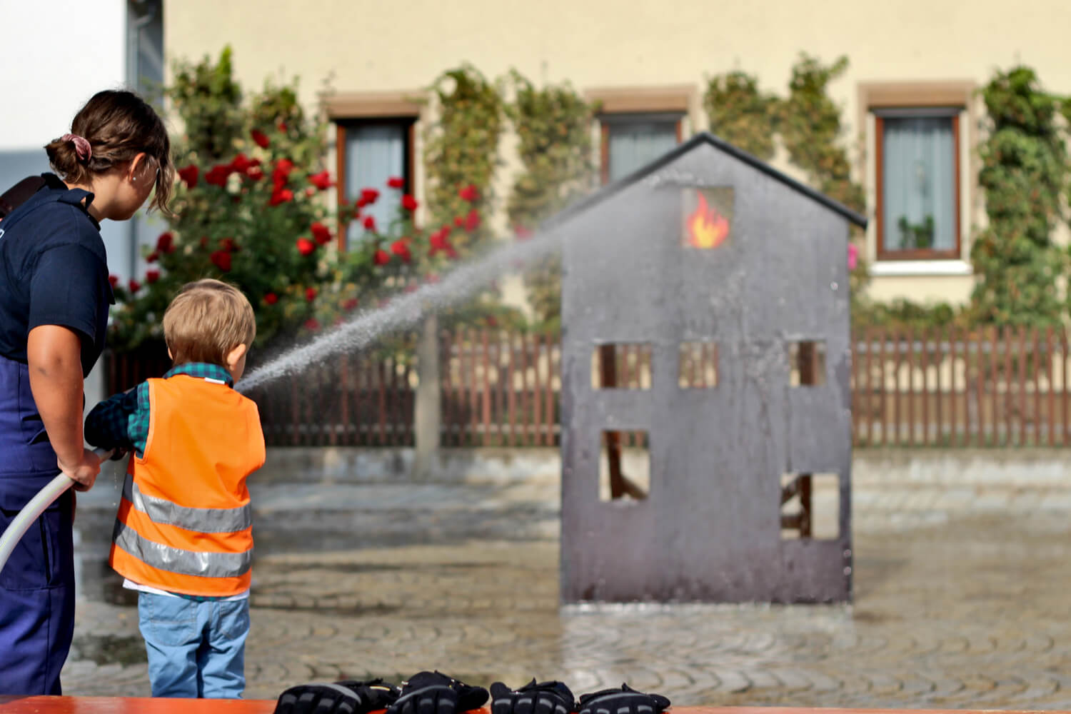Top 9 Fire Safety Tips For Kids - Being The Parent